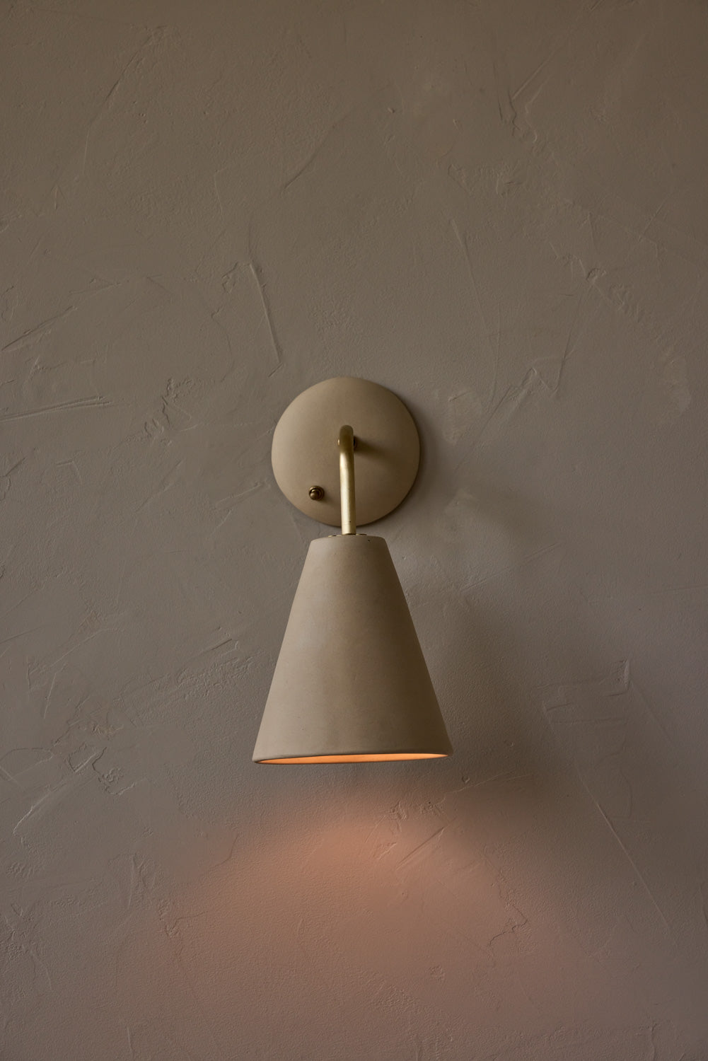 Simple Sconce in Sand – NPAGE STUDIO